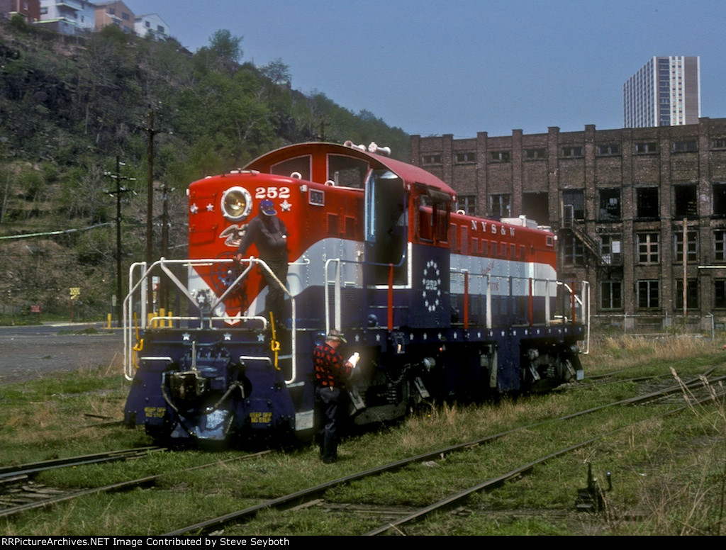 NYSW 252 RS1 Orig. Bi-Centennial scheme